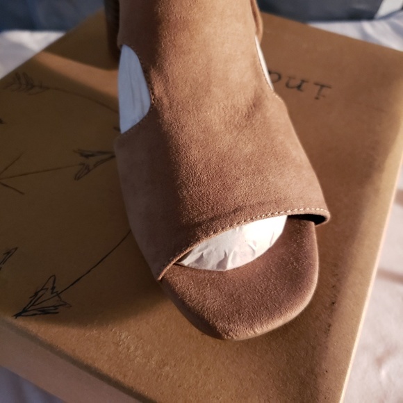 Indigo | Shoes | New Indigo Rd Cutout Blockheel Sandals | Poshmark